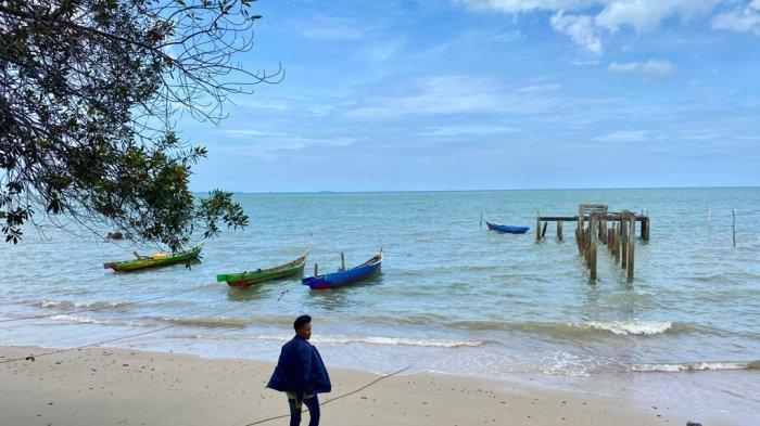 Tanah Merah Beach Tanjung Harapan: Exotic and Exciting Tourism - Wisata ...
