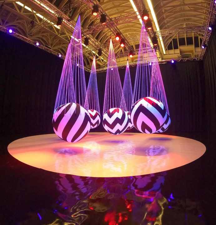 Pameran EmotionAir Di Balloon Museum London Apa Saja Koleksi Uniknya