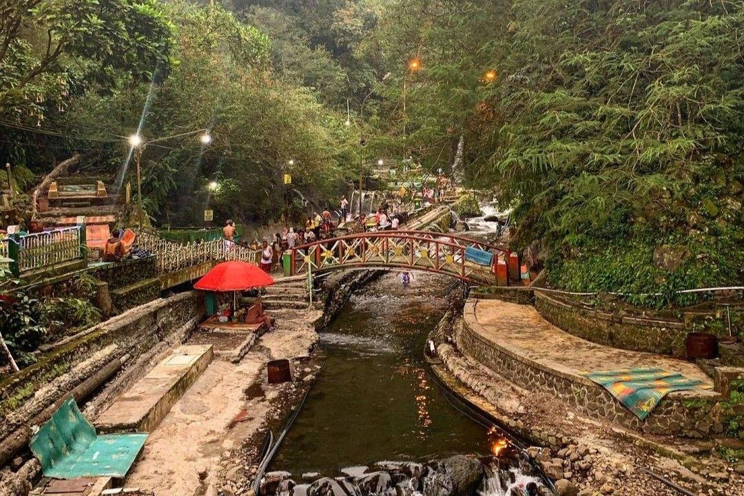 Pemandian Air Panas Guci: Harga Tiket, Daya Tarik, Jam Buka Pemandian Air Panas Guci: Harga Tiket, Daya Tarik, Jam Buka