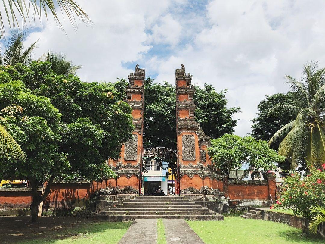 Meru Temple Lombok: Ticket Price, Attractions, Opening Hours