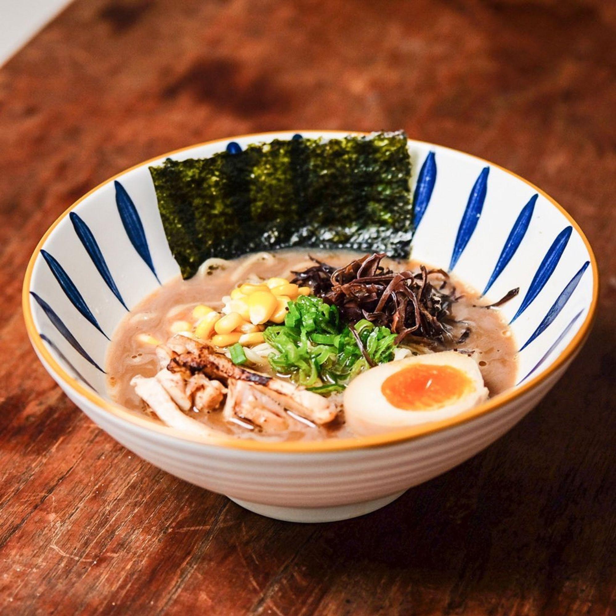 Roka Ramen: Harga Menu, Suasana, Jam Buka