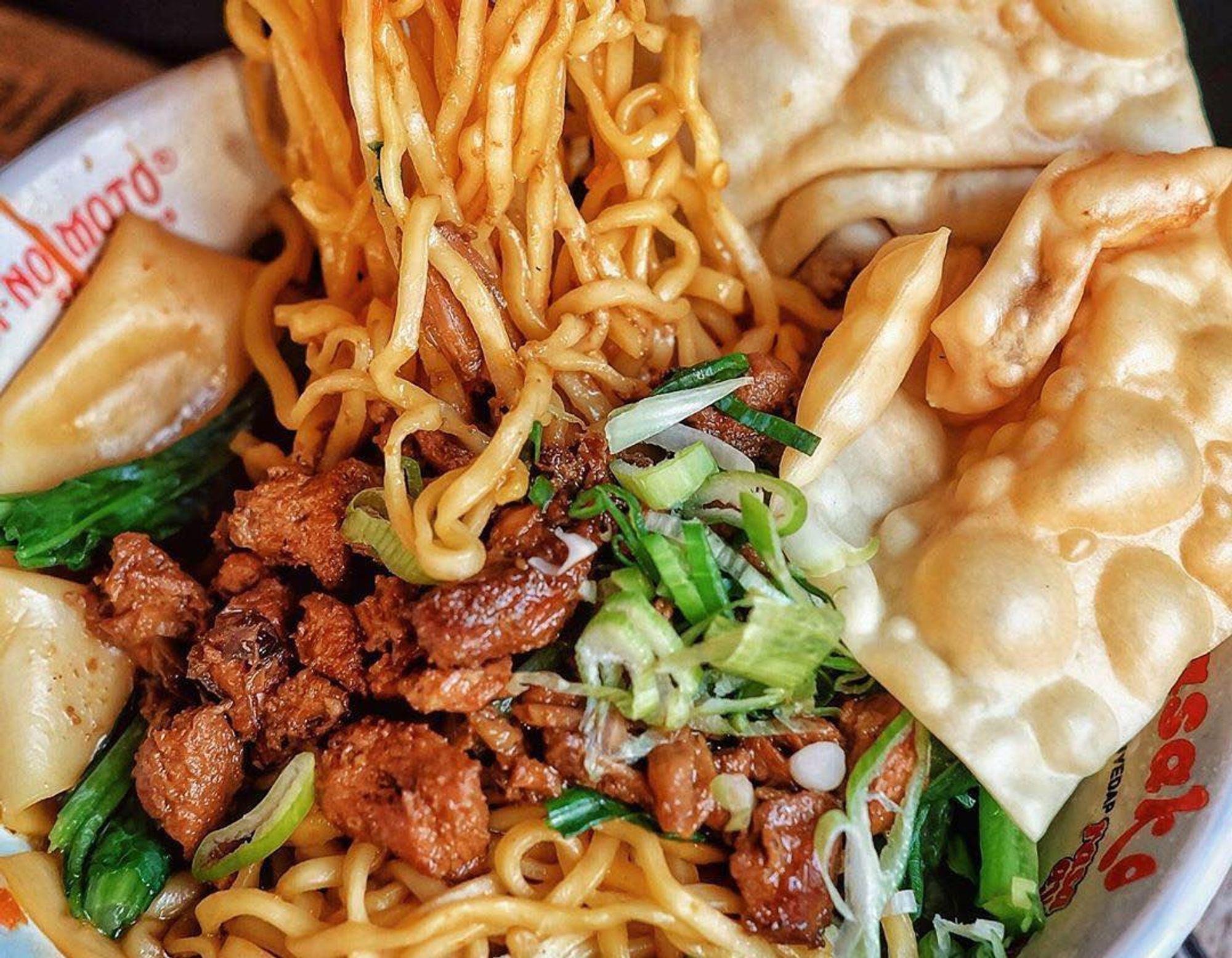 Mie Ayam Pak Pendek: Daftar Menu dan Jam Buka Terbaru