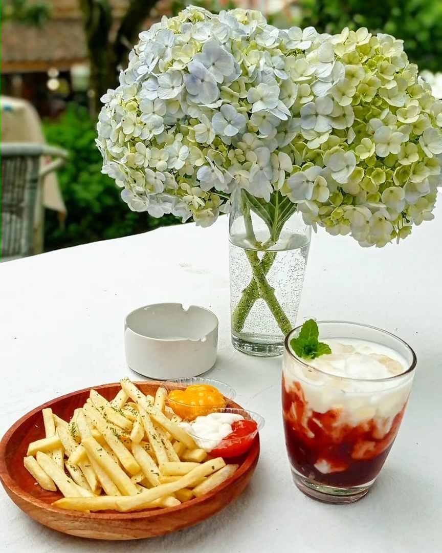 Galso Cafe, Yuk Ngopi di Kebun Apel!