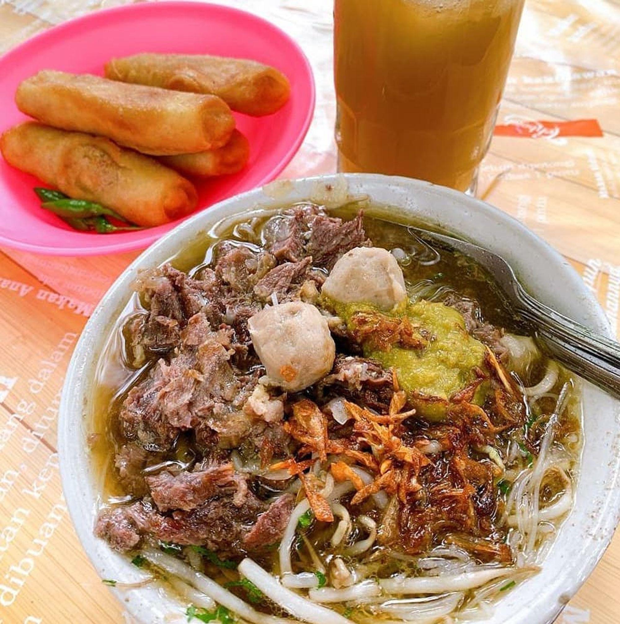 Mie Sop Methodist: Kuliner Legendaris yang Bikin Ketagihan!