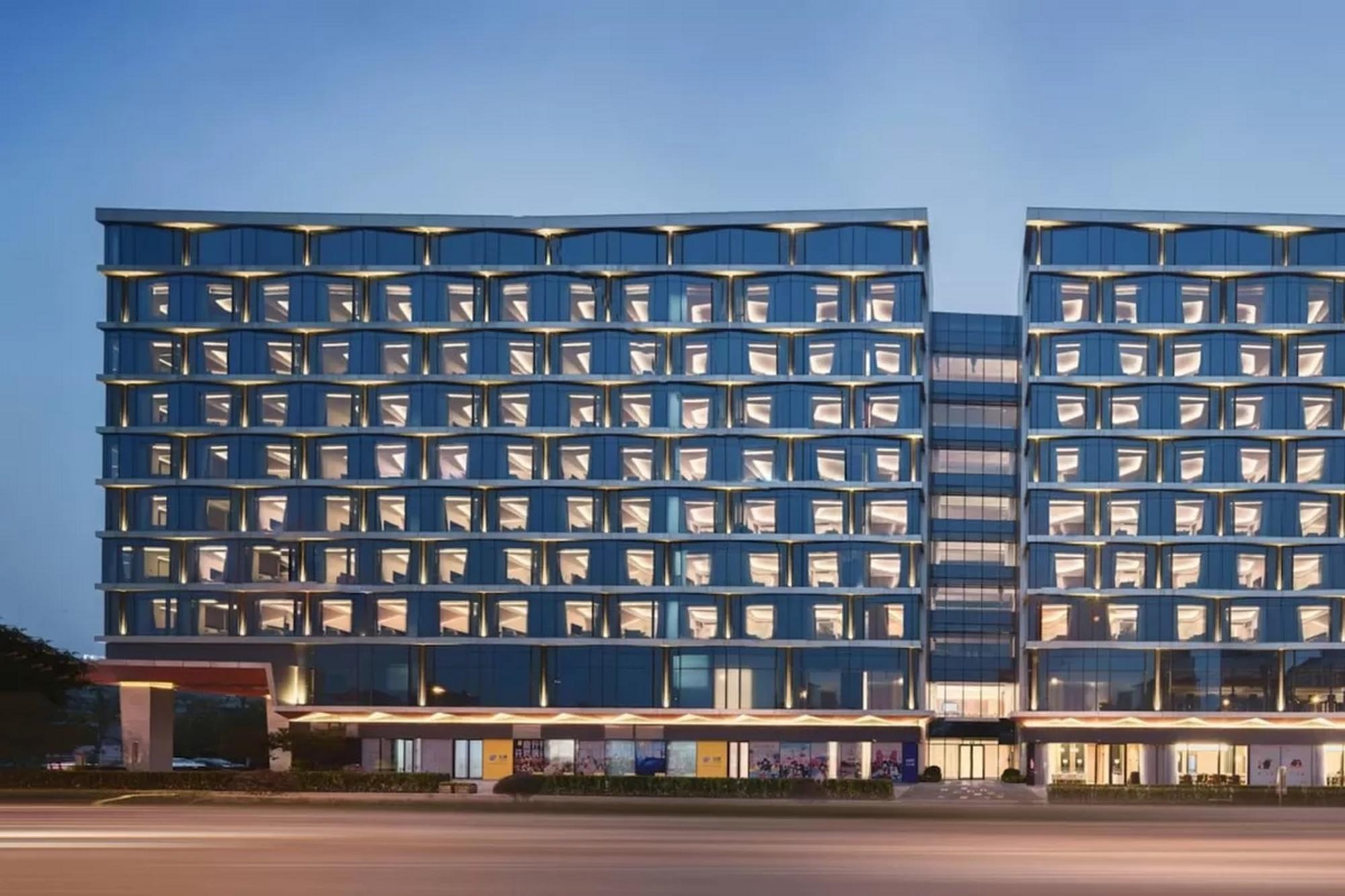 FlyZoo: Futuristic Hotel by Alibaba