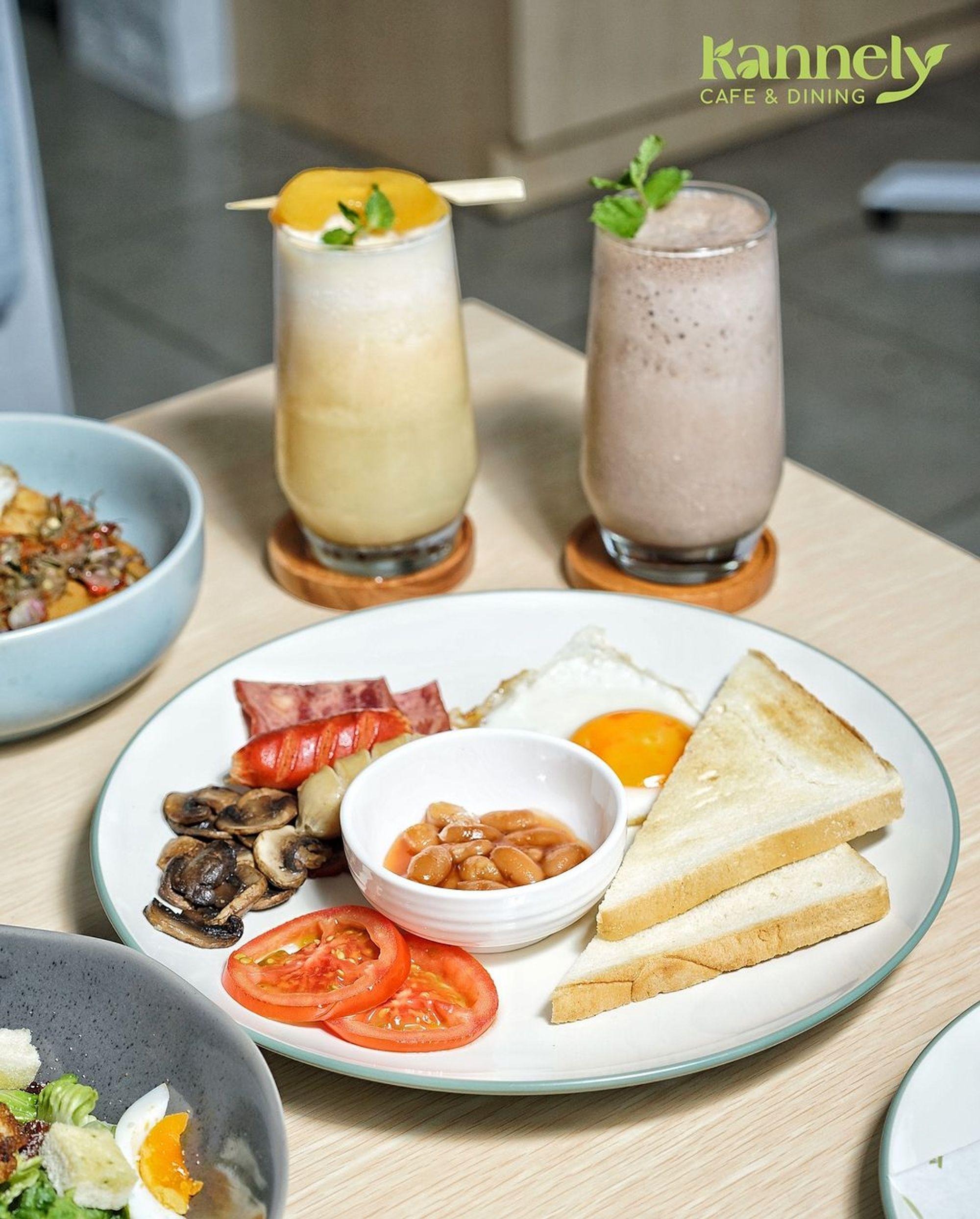 Sensasi Makan Sehat dengan View Surabaya di Kannely Cafe & Dining