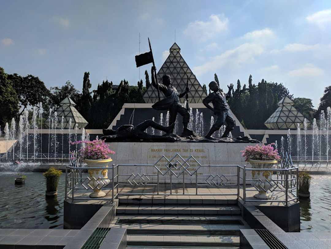 Tugu Pahlawan Monument and Sepuluh Nopember Museum